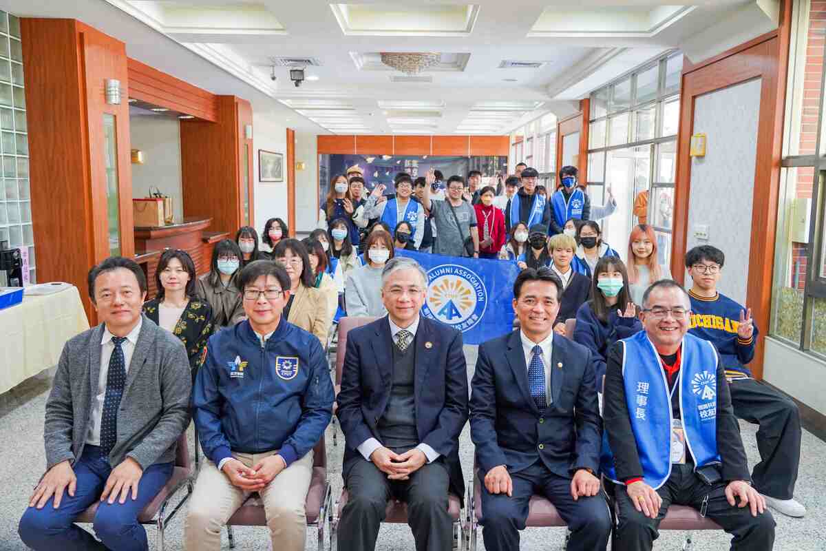 Ceramic artist Li Jen-yao pays tribute to CYUT’s 30th anniversary