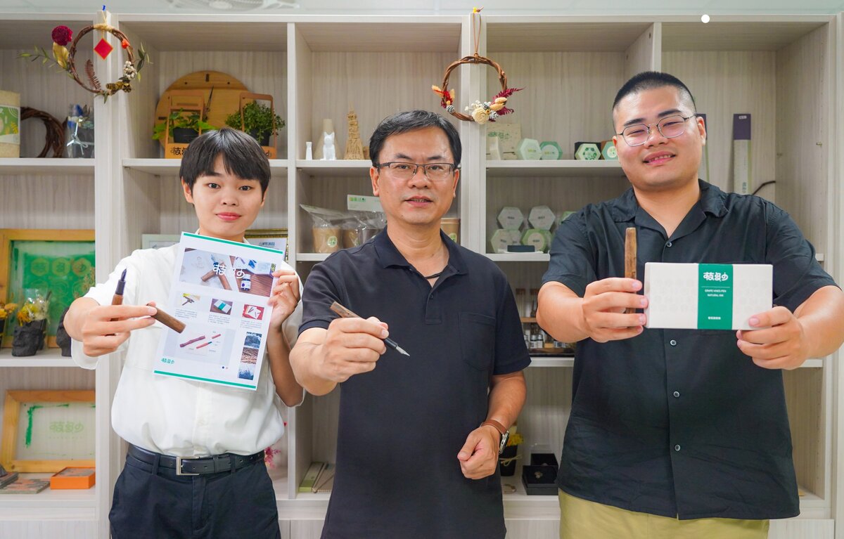 USR team invents green products and wins Young Entrepreneurial Brand Award
